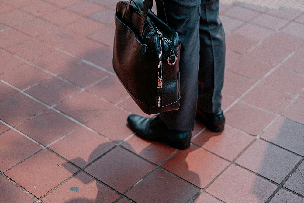 Les essentiels pour sublimer votre sac à main noir